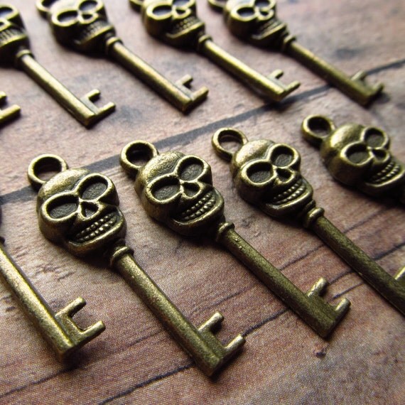 Skull Antique Brass/Bronze Skeleton Key by SisterNomadSupplies