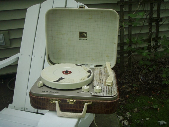Vintage RCA Victor Portable Victrola Record Player