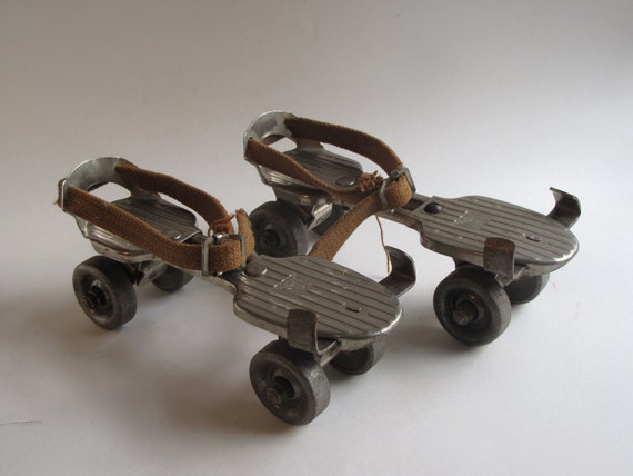 Vintage Kingston Metal Roller Skates with key