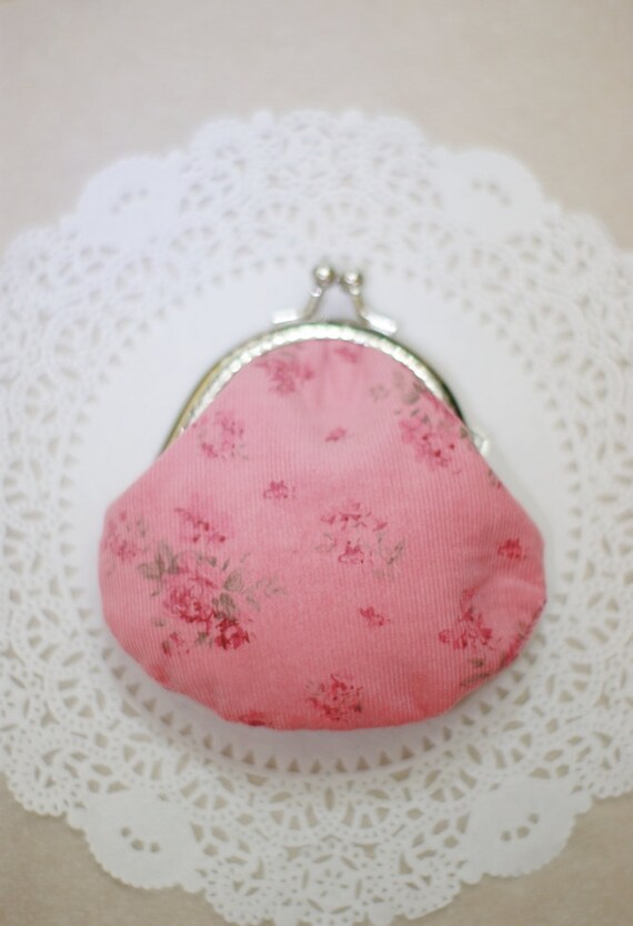 Items similar to vintage country time rose flower pattern clasp purse ...