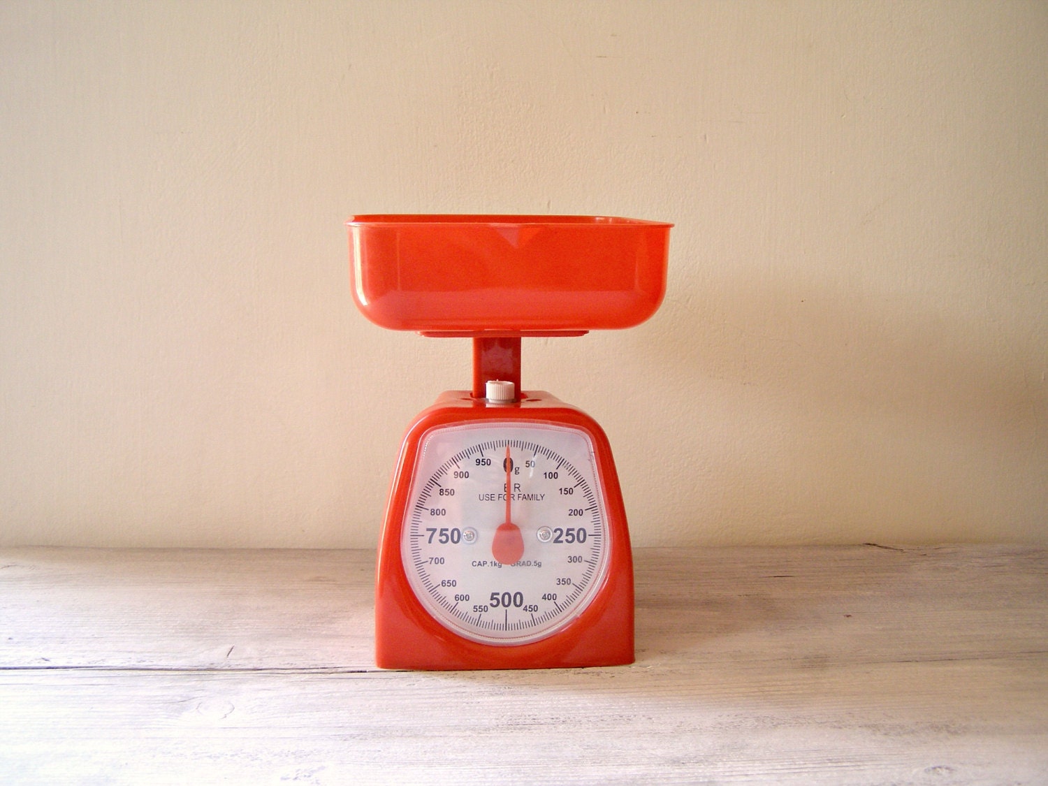 Retro Kitchen scale Vintage 80s red weight scale