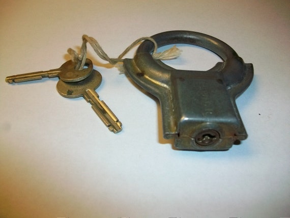Vintage Sterling Lock Co. Padlock w/ 2 Keys Works Well