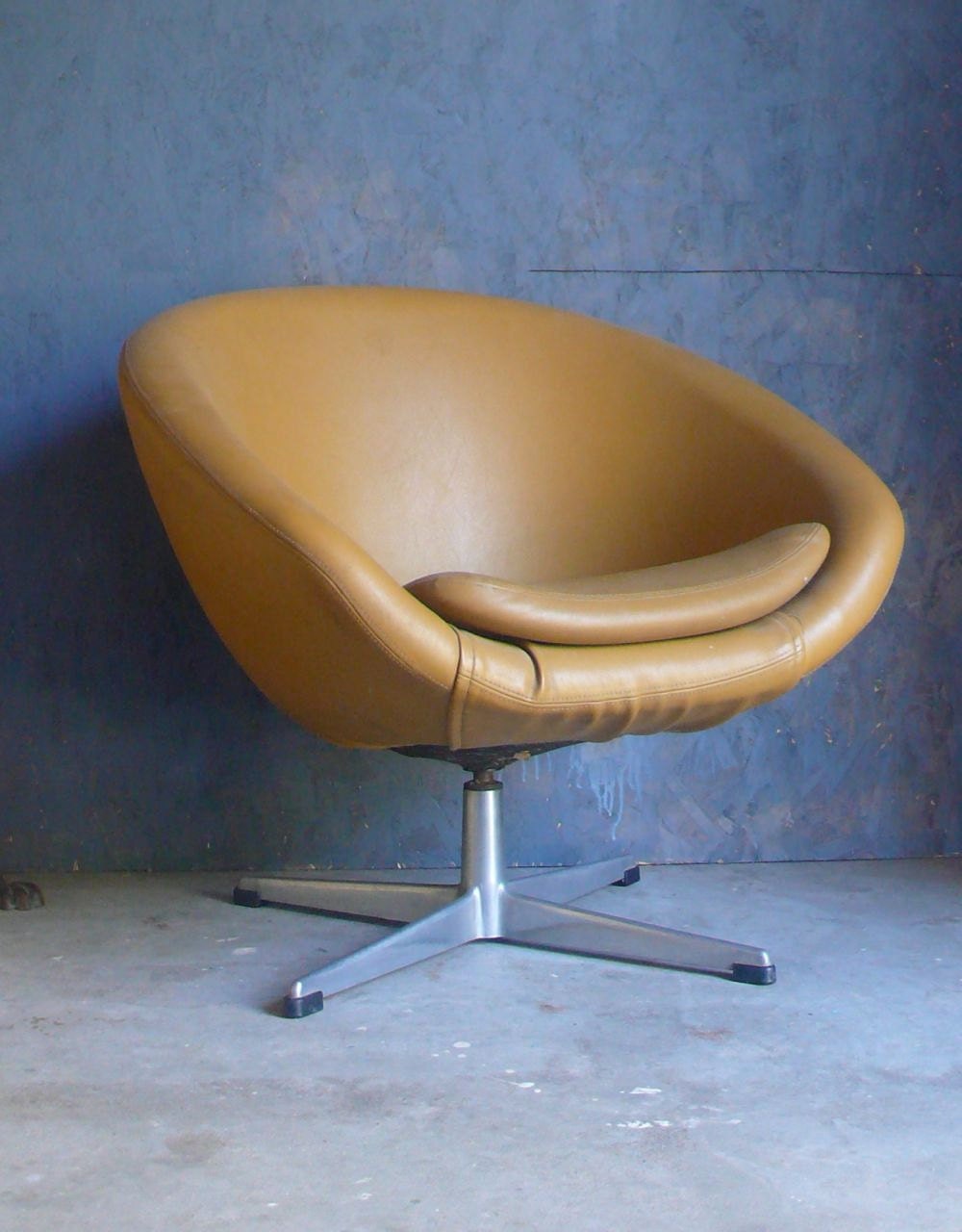 Mid Century Modern Overman Pod Chair