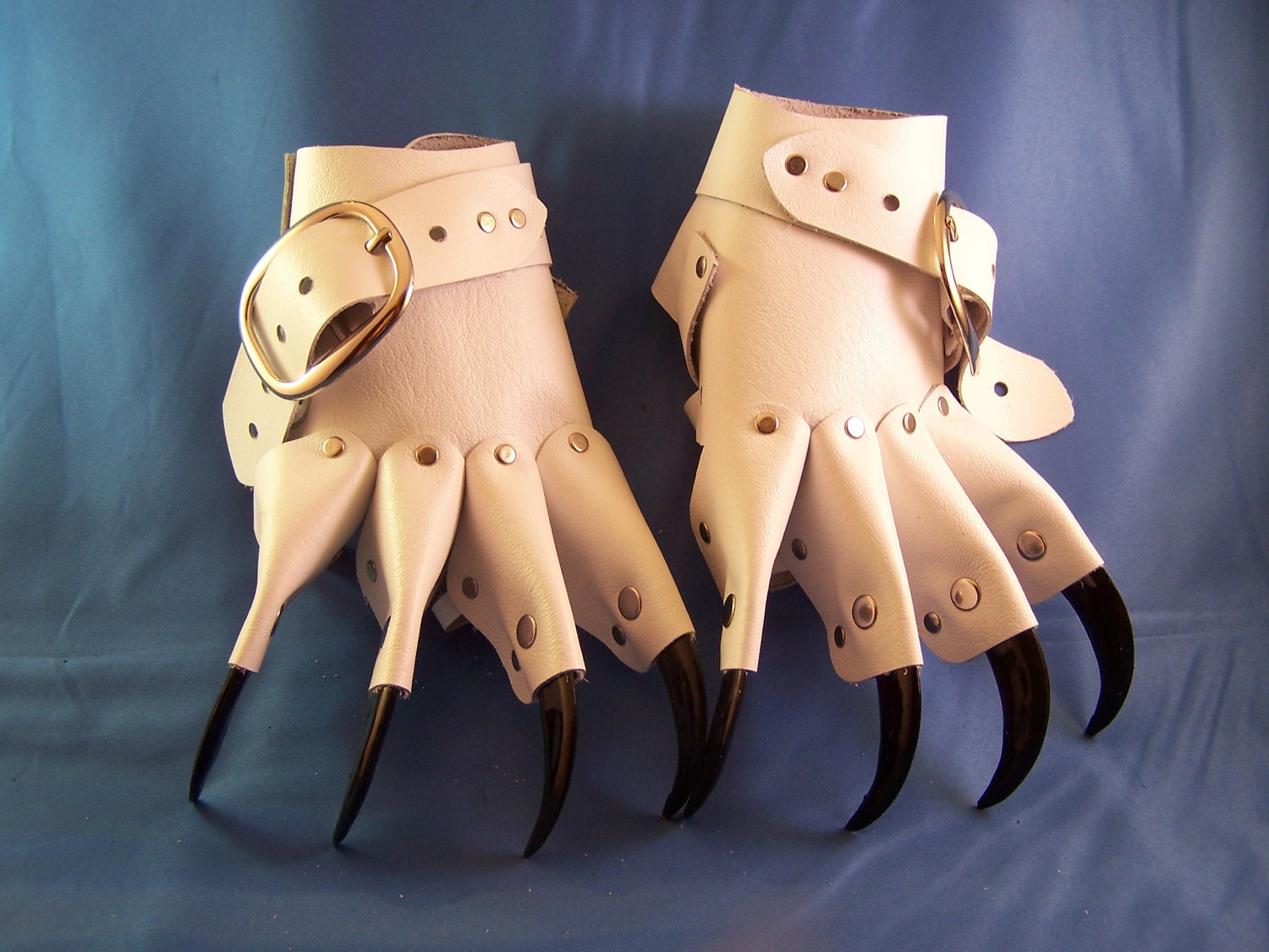 Ex Smal. White Gothic Steampunk Claw Gauntlets by Medievalfashion