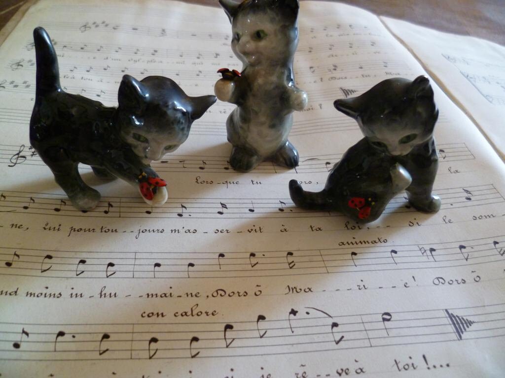 Goebel Kitten / Cat Playing with Ladybird / Ladybug Porcelain