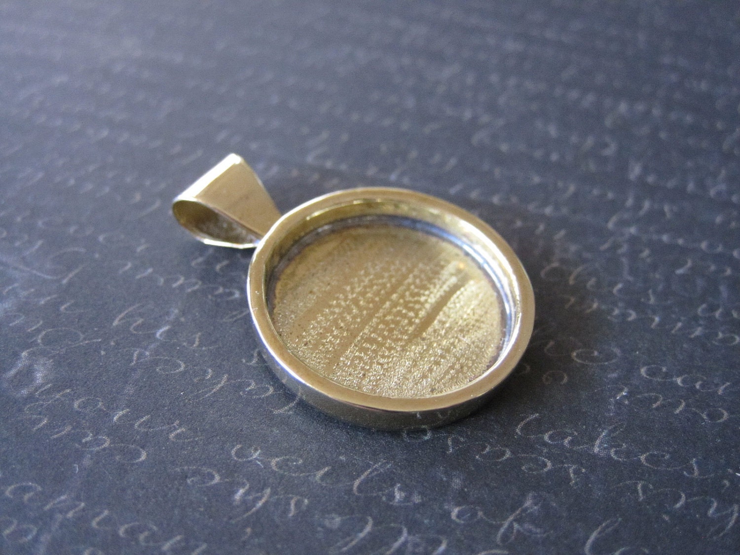 Round Gold Pendant Blank with a 18mm Bezel Tray and Tapered