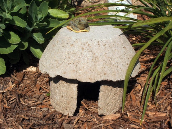 Hypertufa Frog Hut