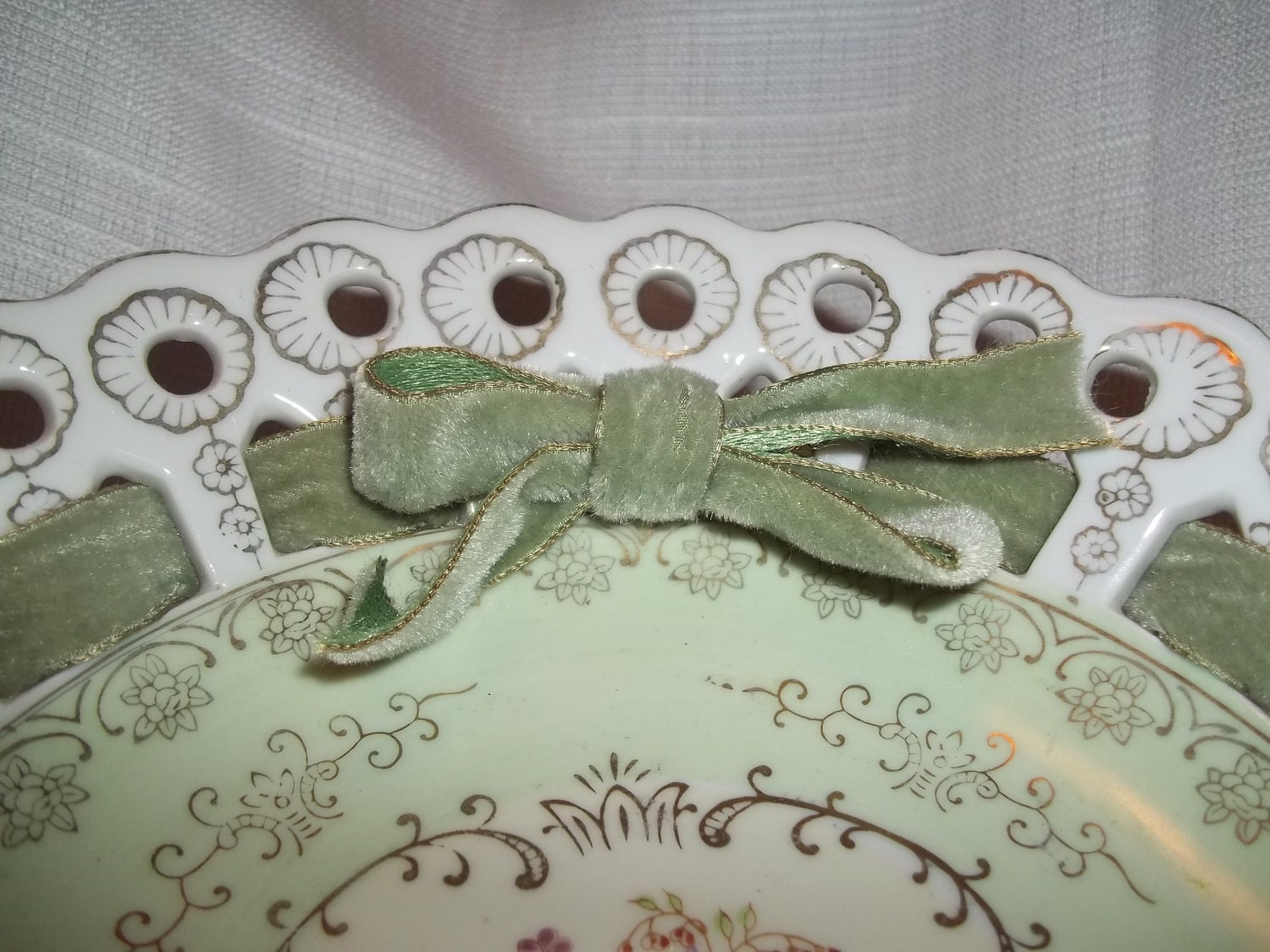 Vintage Betson Pedestal Candy Dish With Velvet Ribbon – Haute Juice