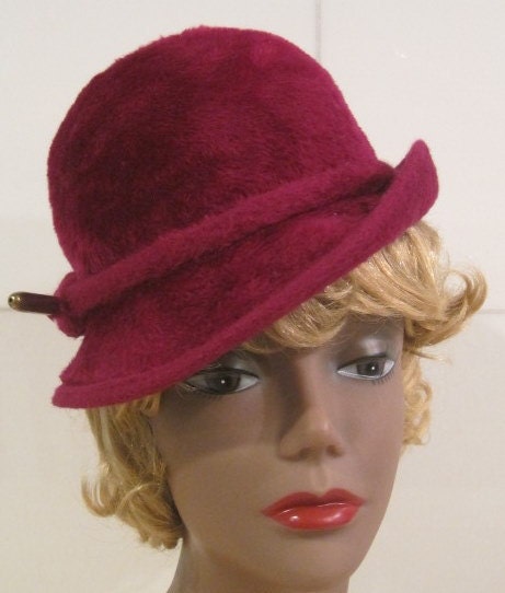 Vintage fur felt maroon hat