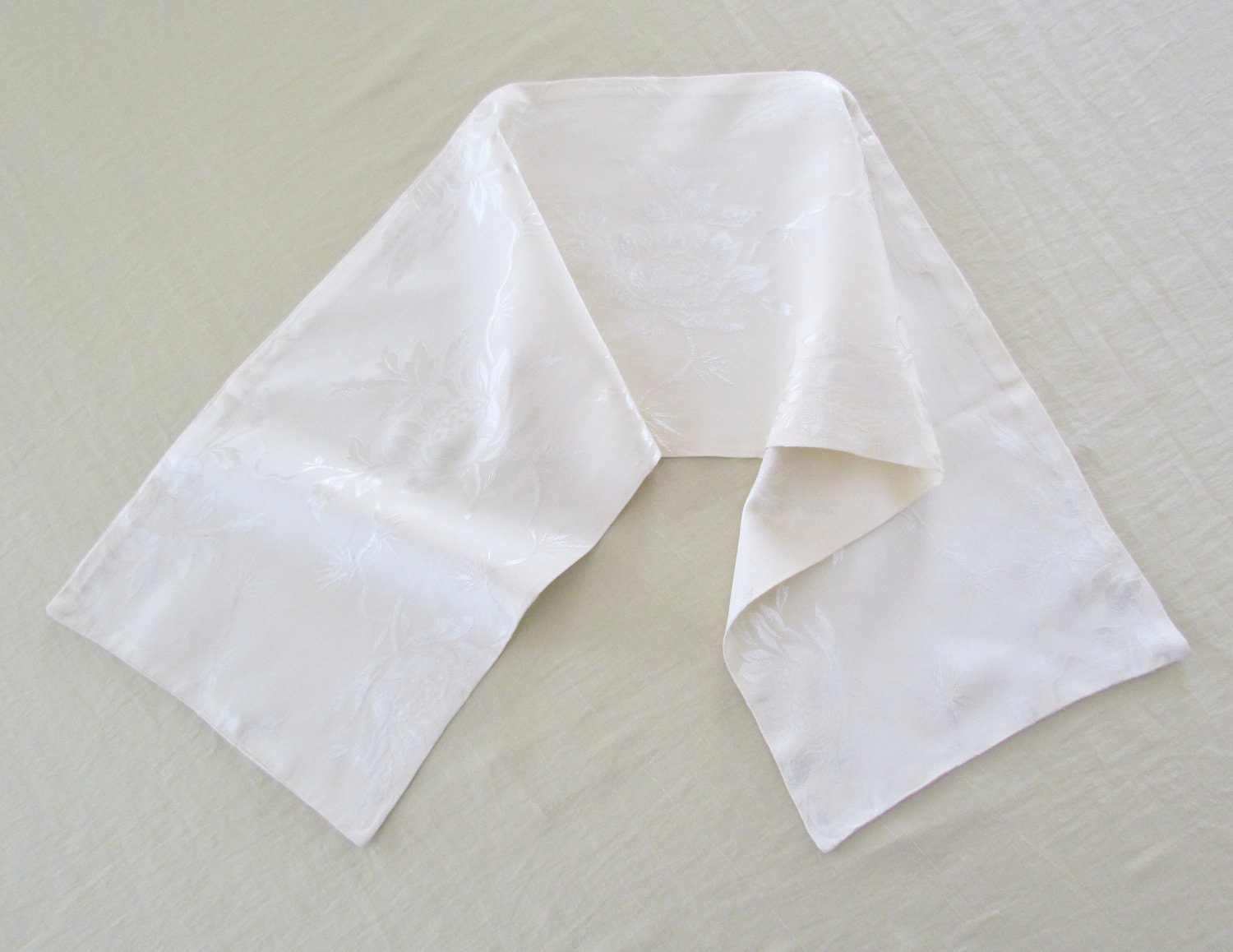 Vintage ivory damask scarf – Haute Juice
