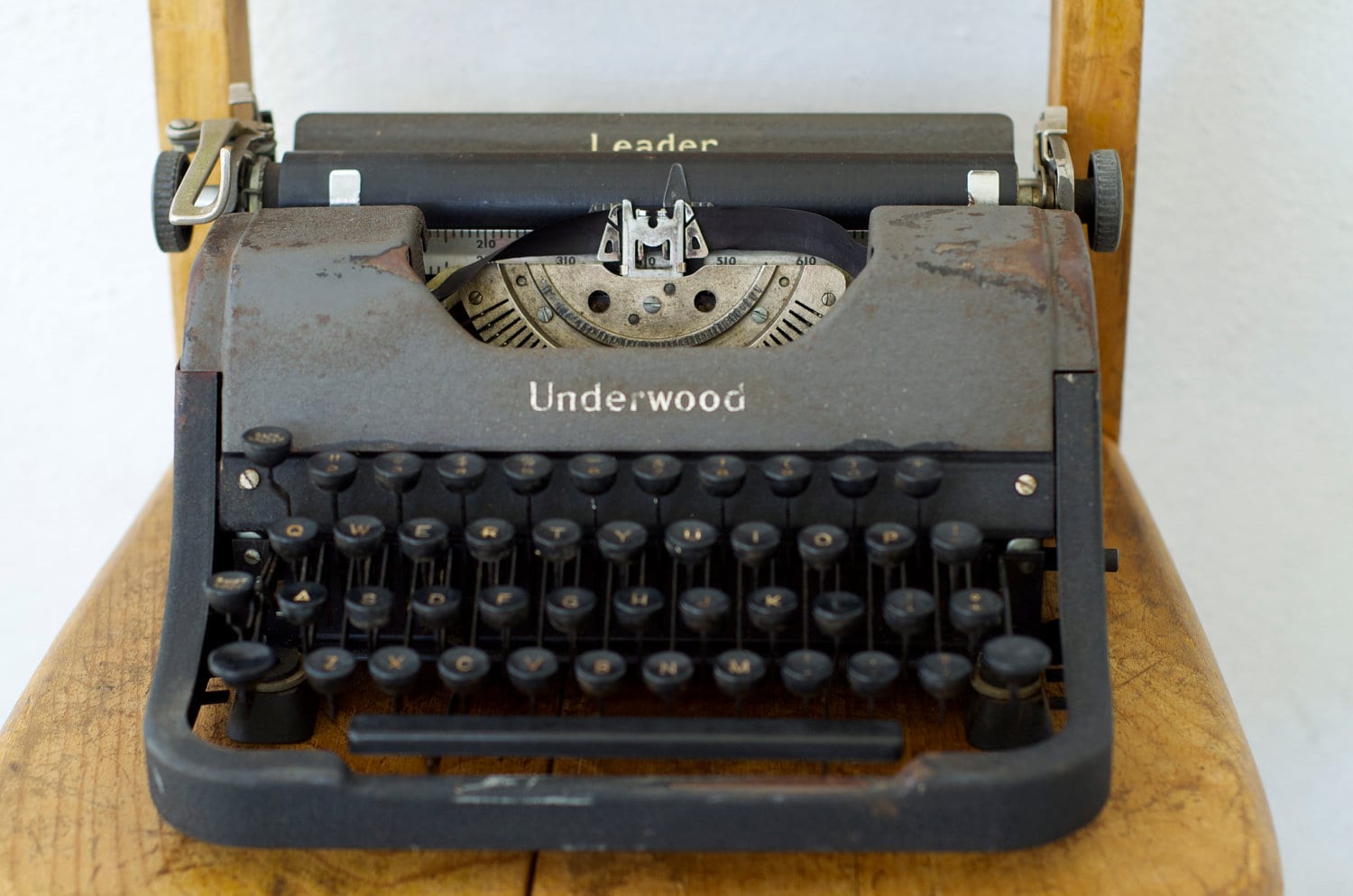 Vintage Underwood LEADER Typewriter 1950 Vintage Underwood LEADER Typewriter 1950