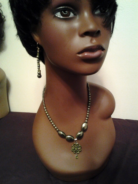 Green Victorian Pearl Necklace And Earring Set
