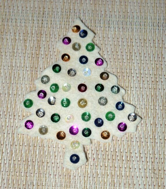 12 Vintage 50s Christmas tree appliques / felt sequin beaded
