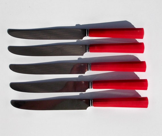 5 red handled knives with stainless blades and Deco by vakvar
