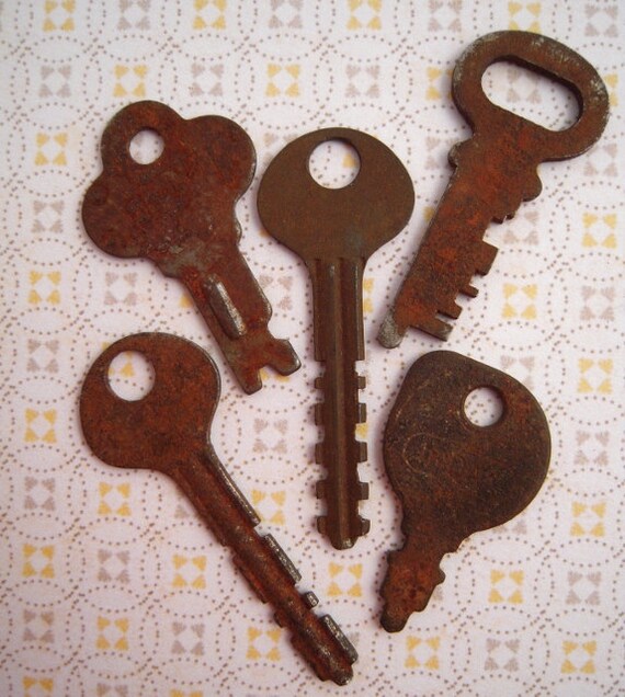 Items similar to Vintage Rusty Metal Keys Altered Art Found Objects on Etsy