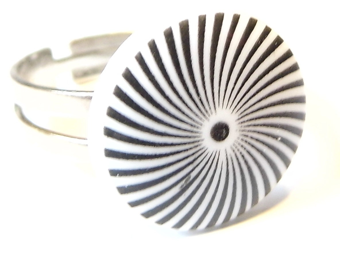 Hypnotic Cocktail Ring Hypnotize Ring