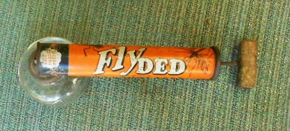 VINTAGE BUG SPRAYER FlyDed great color graphics U S Made