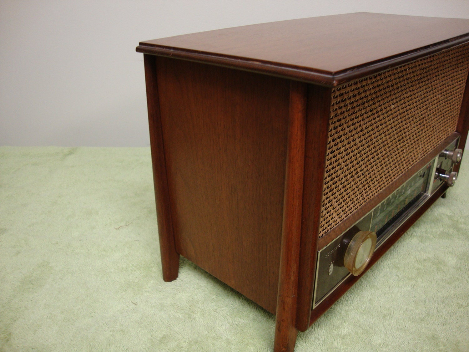 Zenith Table Top Radio Mid-Century