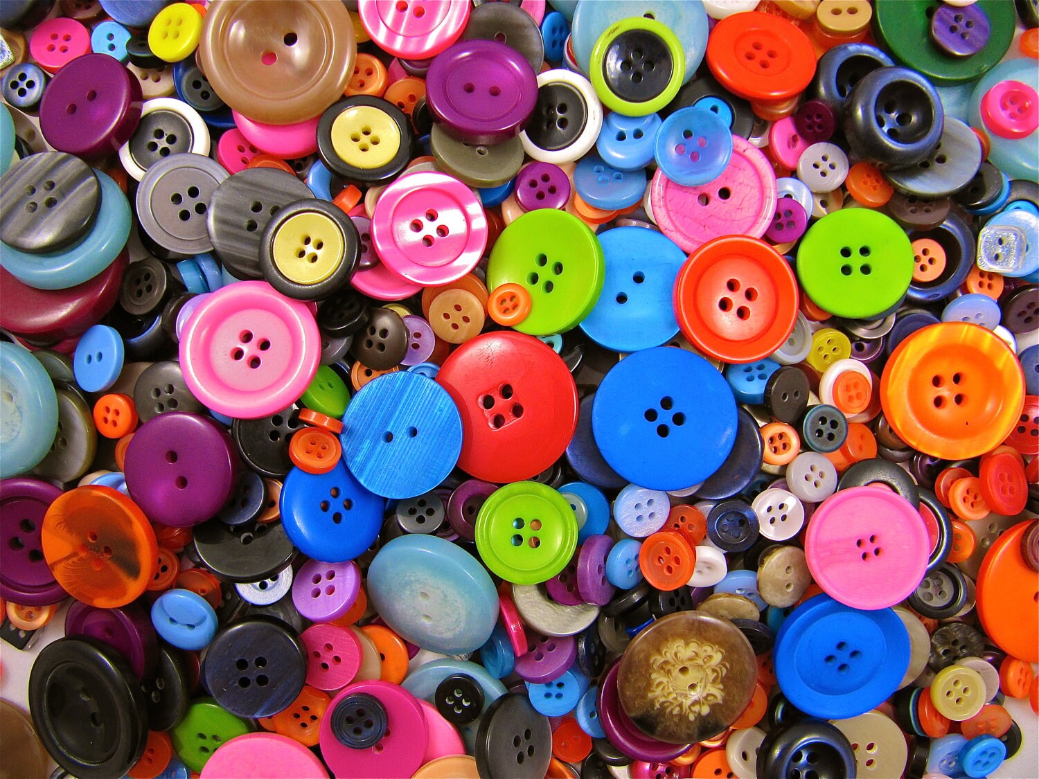 100g Mixed Buttons Many Shapes Sizes Colours Styles by AnycraftUK 100g Mixed Buttons Many Shapes Sizes Colours Styles by AnycraftUK