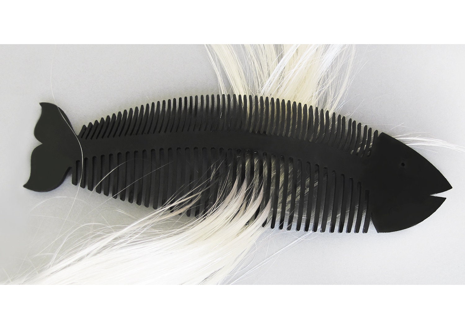 Fish-bone hair comb