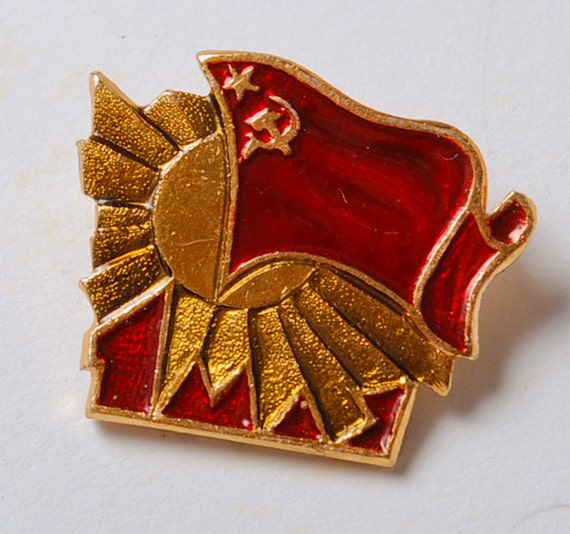 Vintage badge Red flag communist propaganda pin from by SkyLynx