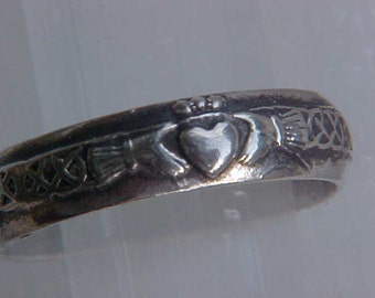 Custom claddagh ring | Etsy