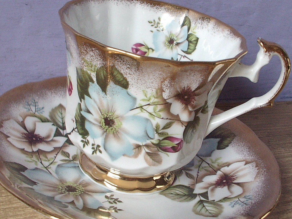 Vintage English tea cup and saucer Elizabethan by ShoponSherman
