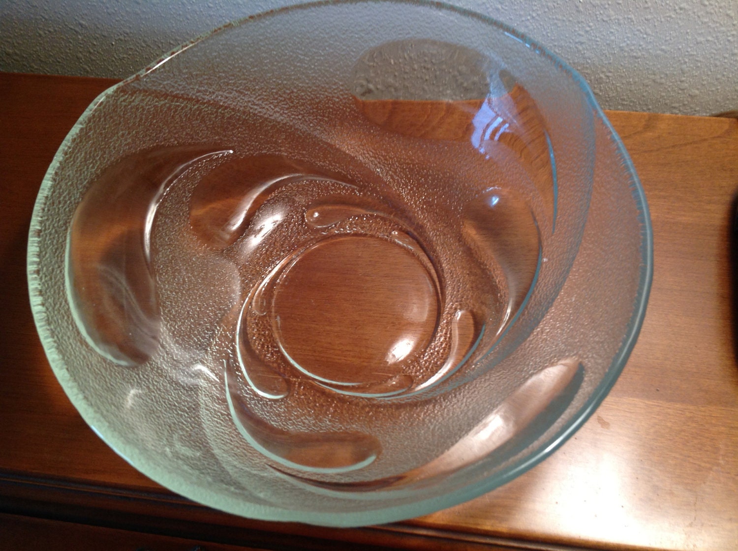 Sea Wave Design Glass Bowl with Vintage Wavy Edge – Haute Juice
