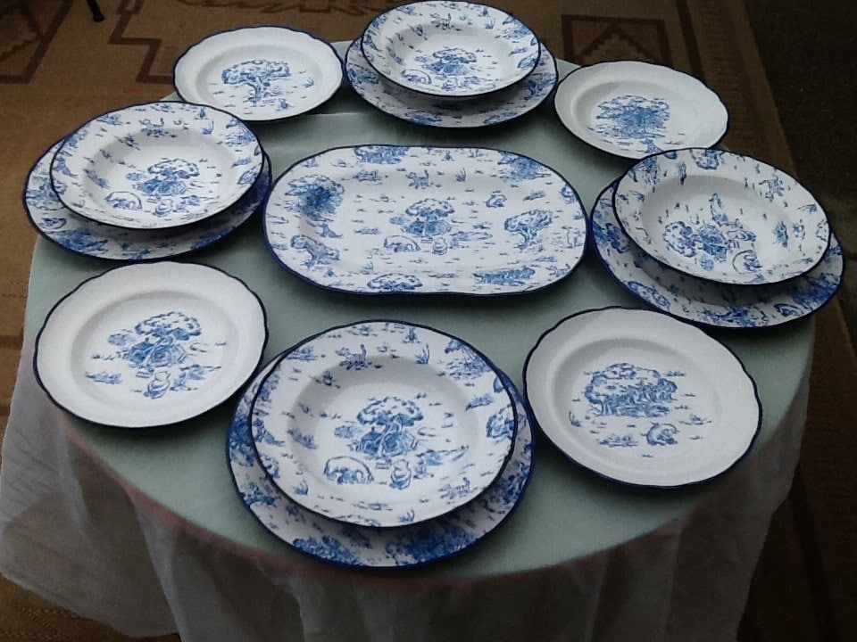 Winnie The Pooh 16 Piece Blue Toile Dinnerware Set