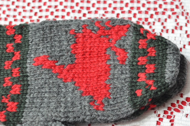Hand Knit Newfoundland Mittens by HeadtoToeKnits on Etsy