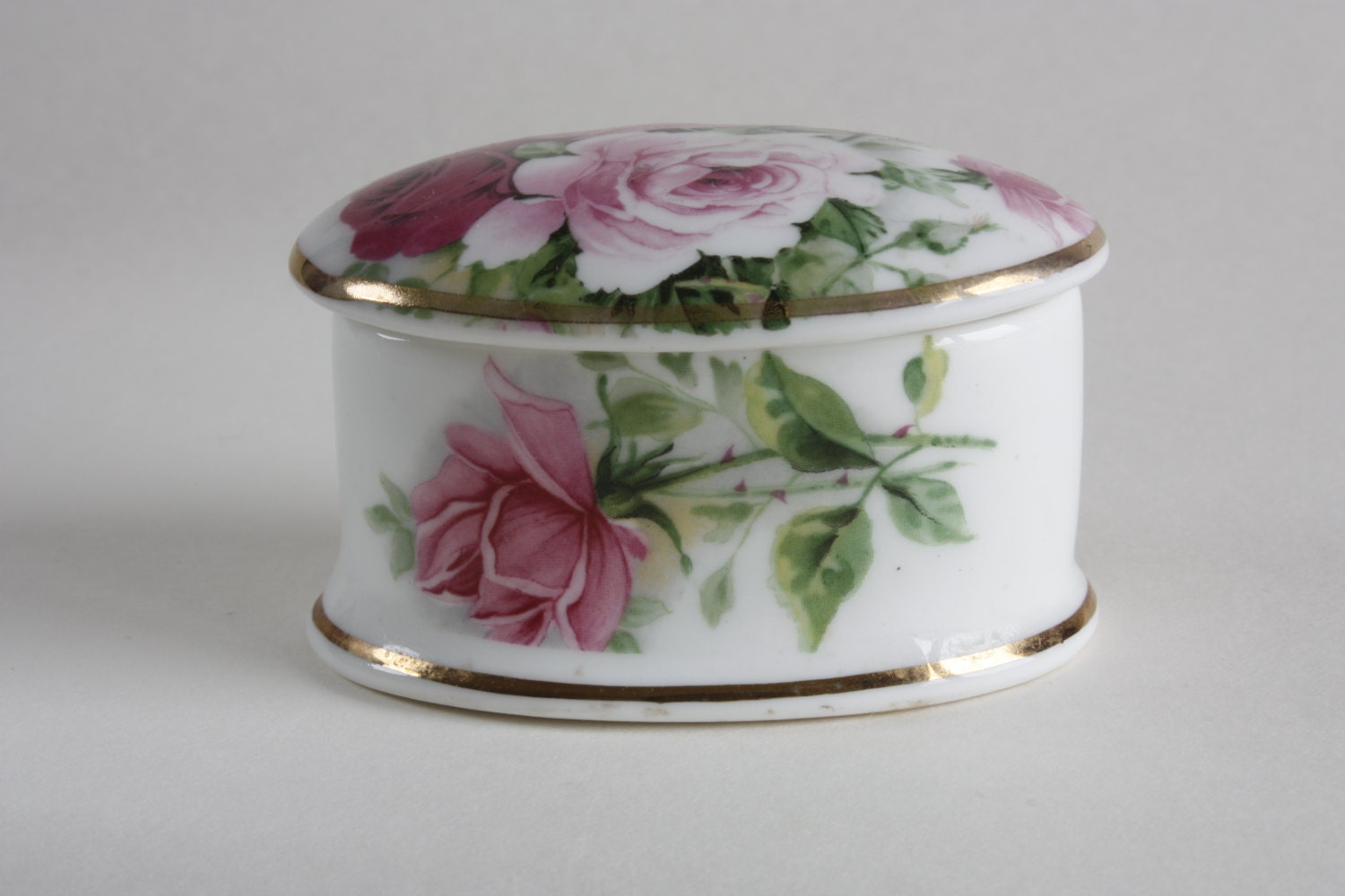 Bone china trinket box / gift box. Made in England
