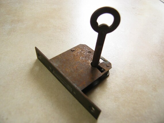 Vintage 1940s Lock with key for a desk cabinet by RetroBerlin