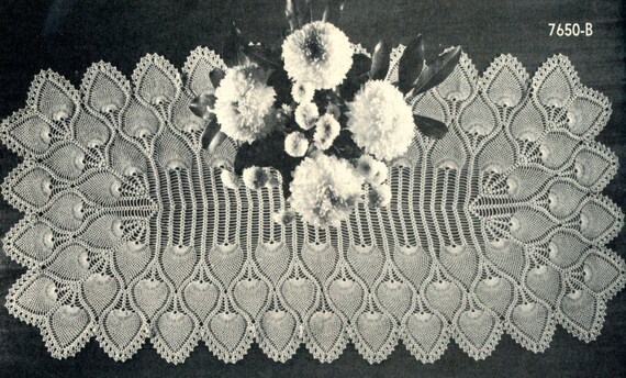 1940's Pineapple Crochet Table Runner Pattern by PearlShoreCat