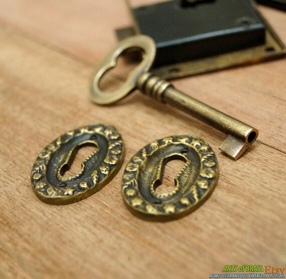 Antique Carved Flower Round KEY HOLE Vintage Key Lock and