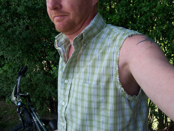 Cut Off Sleeveless Muscle Shirt for Men and Women Larry the