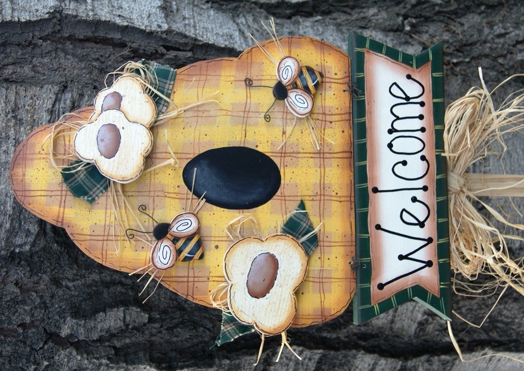 Bee and Beehive Welcome Sign Yard Stick Garden Outdoor