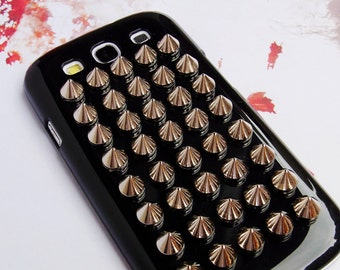 Popular items for spikes phone case on Etsy