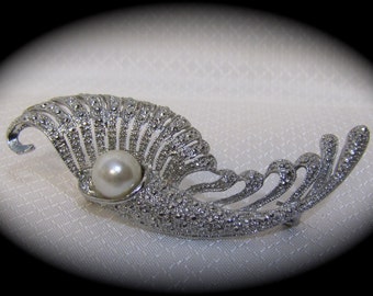 Cornucopia brooch | Etsy