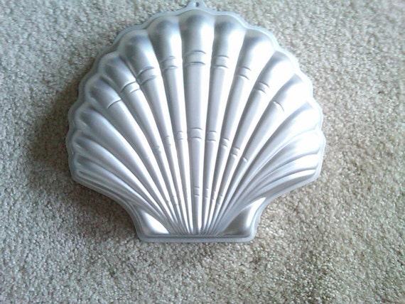 Wilton Large Sea Shell Cake pan Mold Tin with Instructions