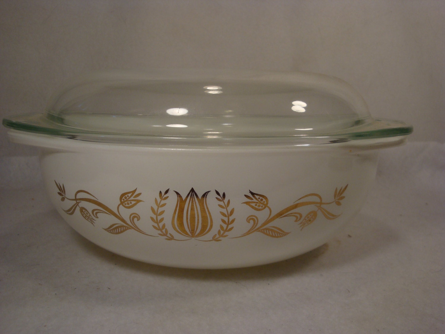 Pyrex Golden Tulip covered round casserole – Haute Juice