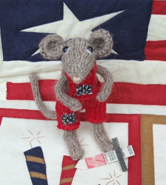 Knitted Mouse Pattern by ViolaSueKnits on Etsy