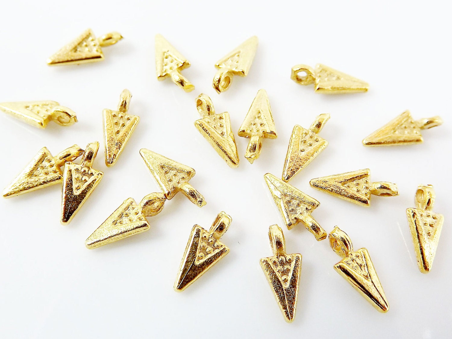 20 Mini Triangle Spike Matte Gold Plated