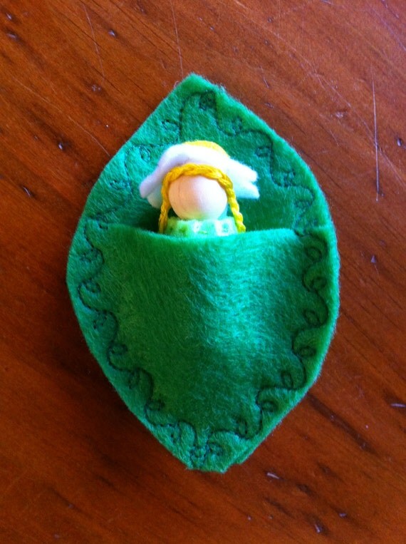 Items similar to Felt Daisy Leaf Sleepers: Peg Dolls in Leaf Sleeping ...