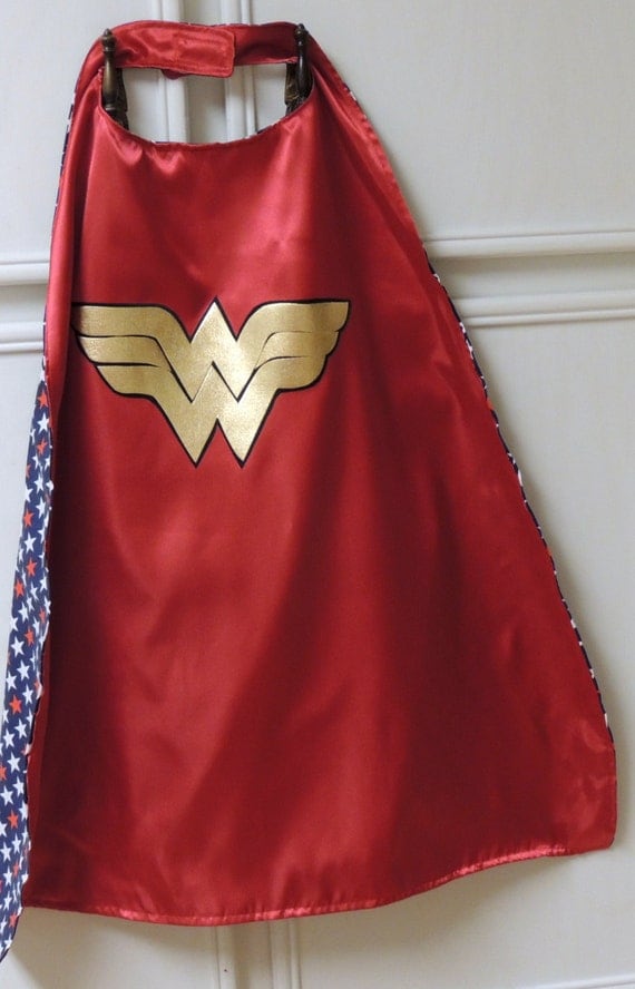 AWESOME Wonder Woman cape. Wonder Woman by Auntbunnysblankets