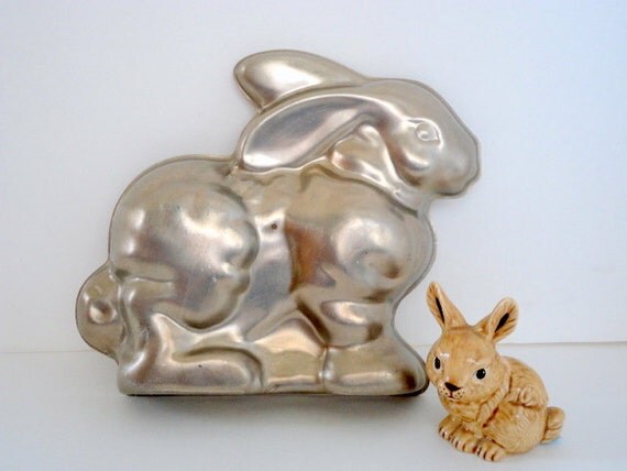 Vintage Bunny Rabbit Cake Pan ONE Aluminum Mold by metrocottage