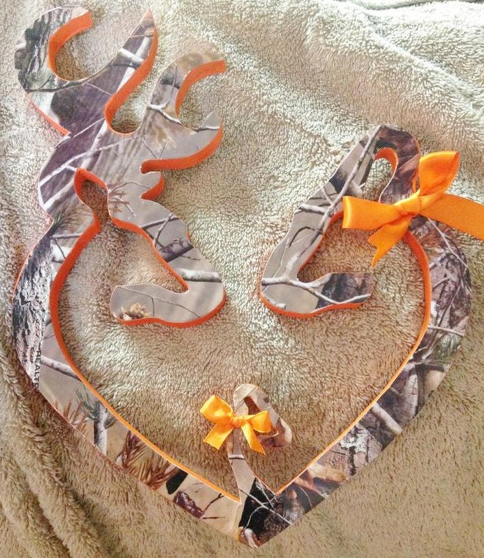 Open Dbl DEER Couple w/Baby Doe Emblem Wall Decor