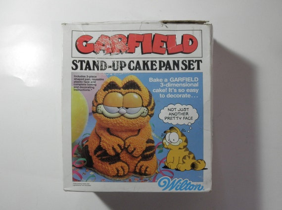 Garfield Cat Stand-Up Cake Pan Set by Wilton 1984 Retired