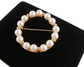 Popular items for Pearl circle pin on Etsy