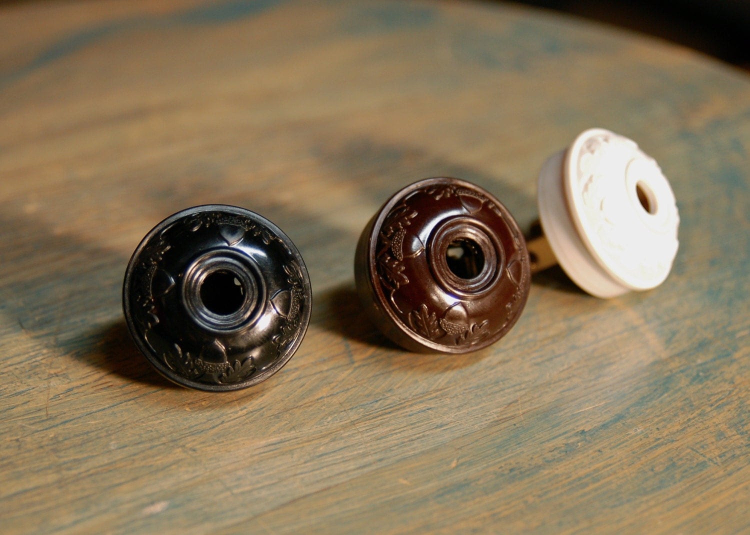 Vintage Style Acorn & Oak Electrical Plug Bakelite Replica