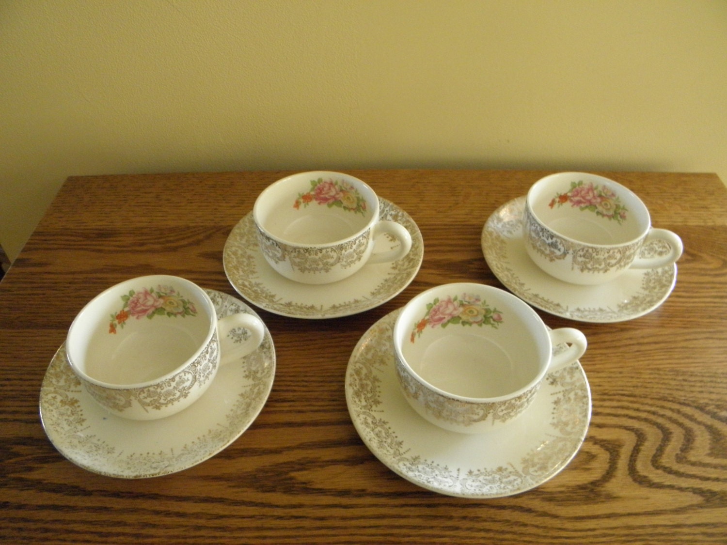 Set of Four Gold Trimmed Floral Cups and Saucers – Haute Juice